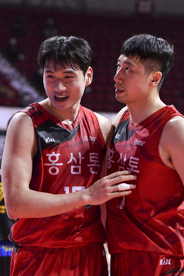 [6강 PO]수비 5걸 트로피, KGC 10개 vs KT 0개