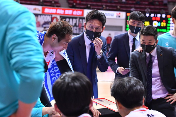 [6강 PO]수비 5걸 트로피, KGC 10개 vs KT 0개