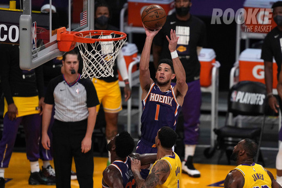 [NBA PO] '부커 47점' 피닉스, AD 재이탈한 LAL 꺾고 2R 진출