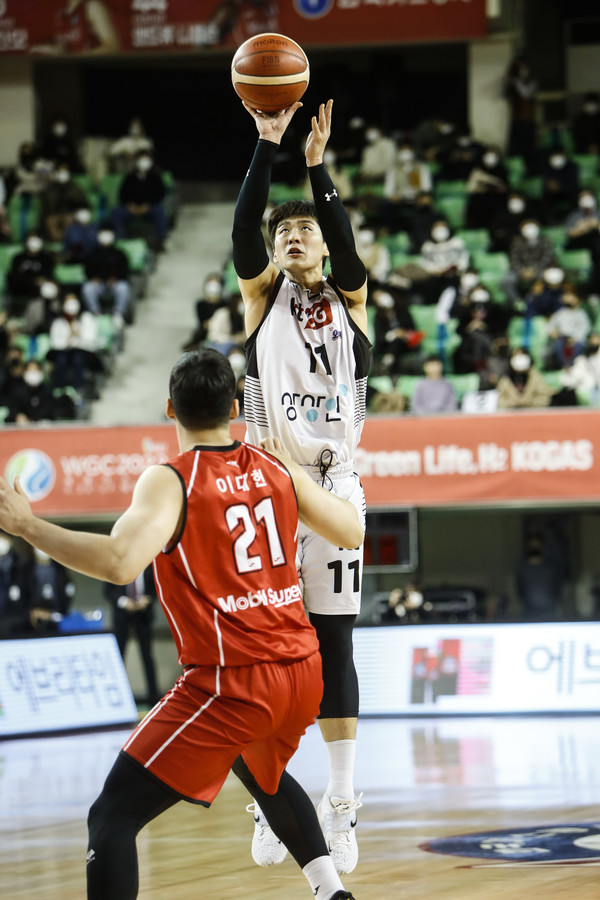 양홍석, 허웅-변준형 제치고 2R MVP 선정
