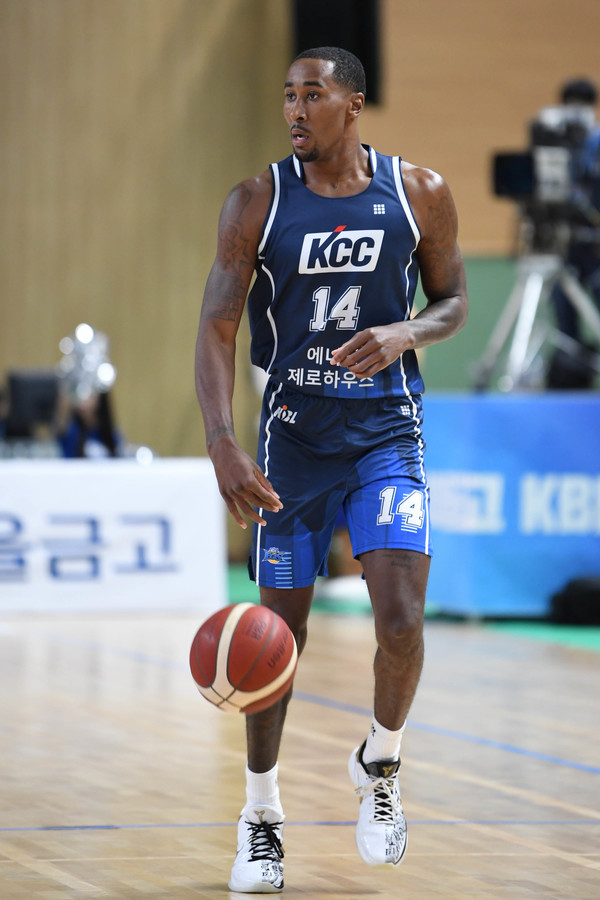 [KBL컵] KCC에 상륙한 'NBA 주전 출신' 제퍼슨, 데뷔전부터 위력 뽐냈다