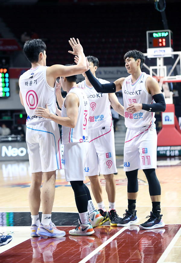 ‘완전히 달라졌다’ KT, KGC 상대 시즌 첫 승 거두며 6연승 입맞춤