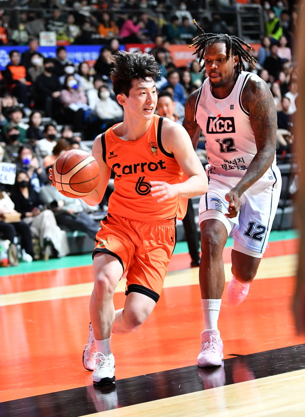 '이정현 18점' 캐롯, KCC 20점차 대파
