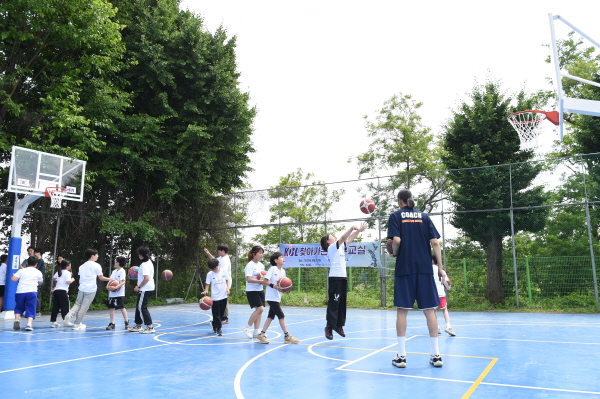 DMZ도 뚫고 들어간 'KBL의 찾아가는 농구교실'