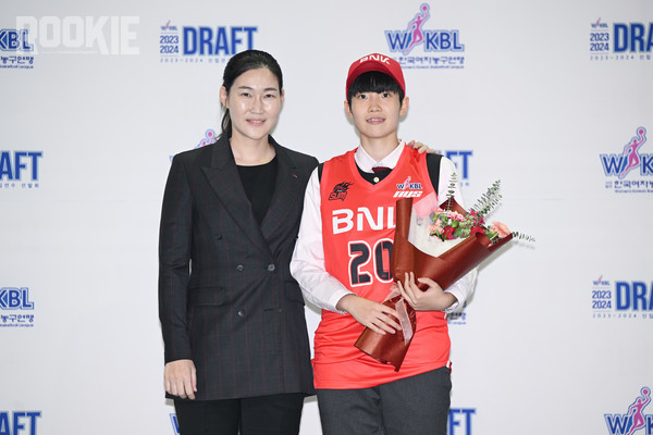 [W드래프트] 트레이드로 지명권 품은 BNK, 2순위로 포워드 김정은 지명