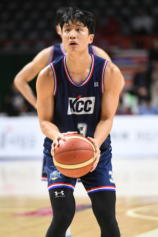 '허웅 역전 3점포-라건아 21P 21R' KCC, 가스공사 꺾고 2차 연장 혈투서 생존