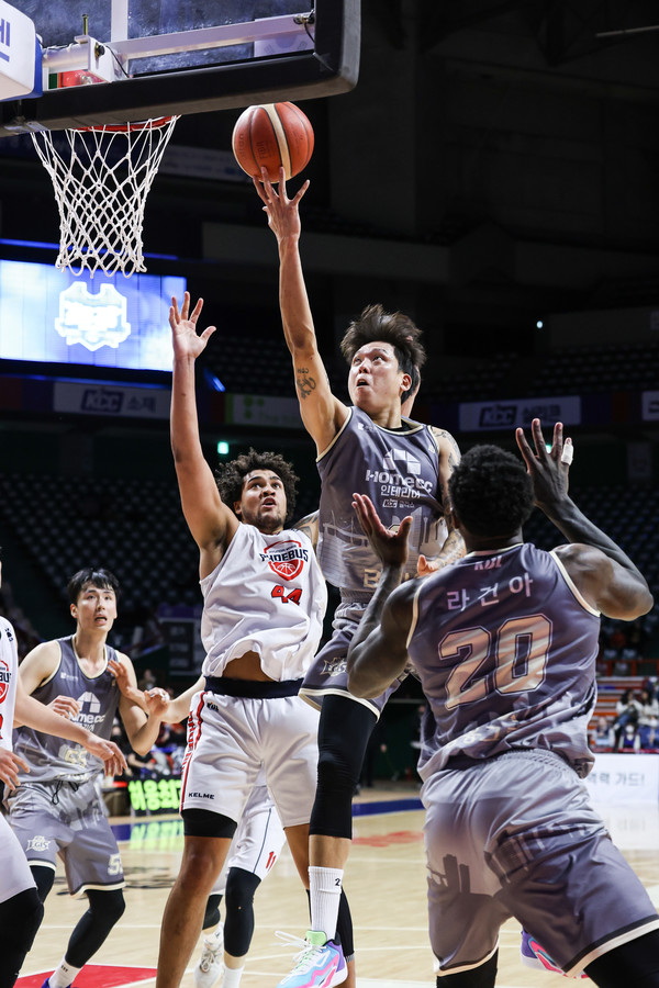속공 살아난 KCC, 현대모비스 제압... 2연승 질주 - Kollo