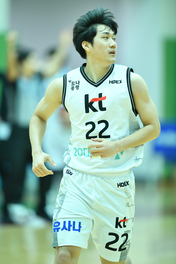 [D리그] "(허)훈이 형, (박)준영이 형 고마워요" 이적생 이윤기의 무난한 KT 적응 - Kollo