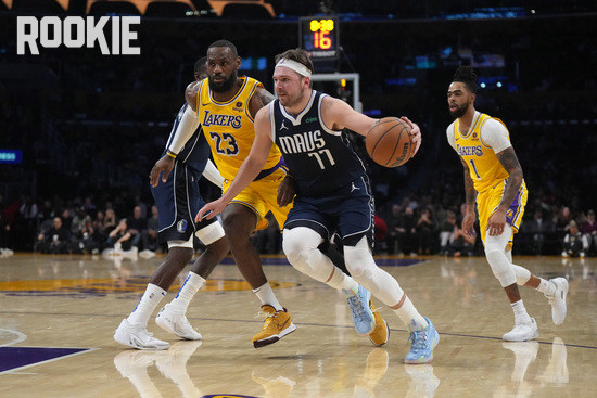 '러셀-르브론-AD 트리오 동반 폭발' LAL, 돈치치 복귀한 댈러스 완파 - Kollo