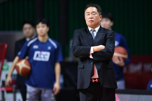 마레이 없는 LG에 일격 당한 KCC, 전창진 감독은 "책임감 없는 수비 너무 많아" - Kollo