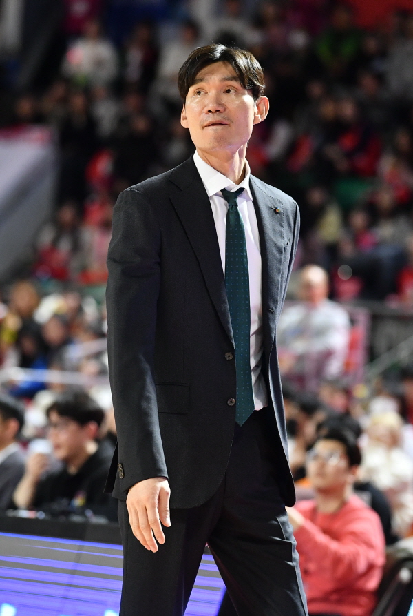 DB 김주성 감독 "너무 창피한 경기, 달리 할 말이 없다" - Kollo