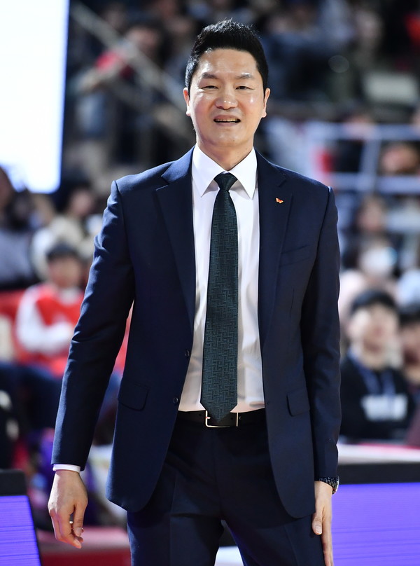 ‘이가 없으면 잇몸으로’ SK 전희철 감독 “외곽 지원이 있어야 한다” - Kollo