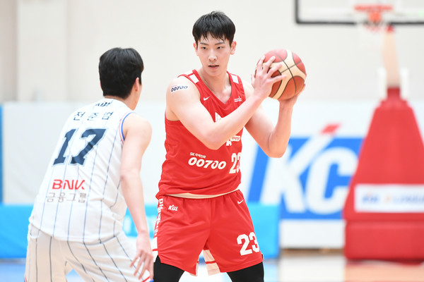 [D리그] ‘53점 맹폭에도 분패’ SK 김형빈 “꼭 이기고 끝내고 싶었는데...” - Kollo