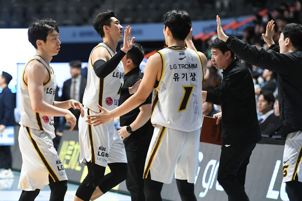 ‘11방 터졌다!’ 3점슛 1위 소노를 3점슛으로 잡은 LG - Kollo