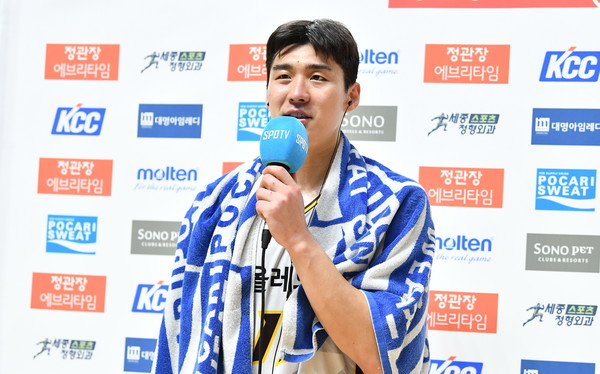 단독 2위 오른 LG, 양홍석 “유기상, 신인답지 않은 여유가 있다” - Kollo