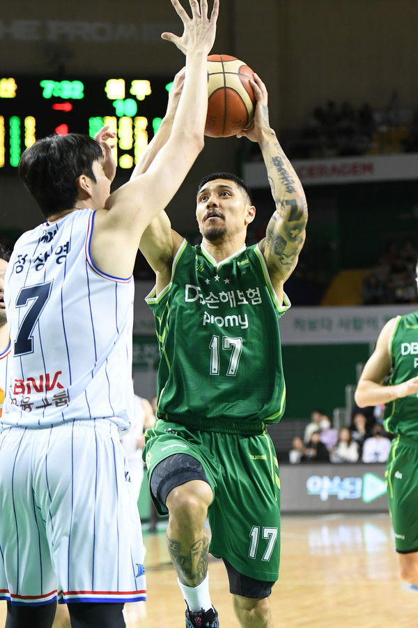 '알바노의 환상 지휘' DB, KCC 맹추격 따돌리고 매직넘버 '2'