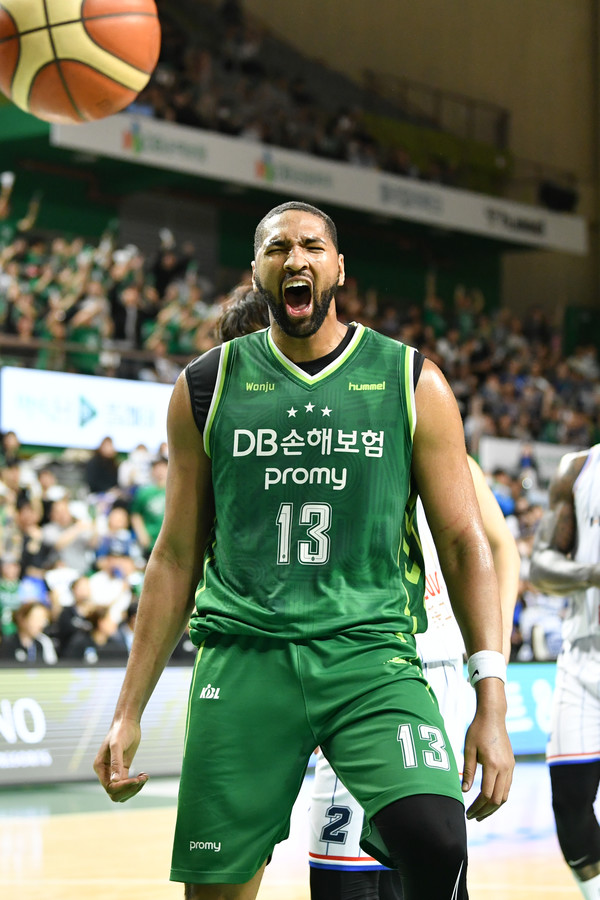 MVP 듀오 로슨-알바노 포효! 1위 위용 찾은 DB, KCC 질주 막고 시리즈 원점 돌려