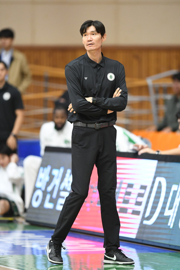 [24 KBL 컵] 정상 등극한 김주성 감독의 미소 "국내선수 중 MVP 뽑자면? 이관희!"