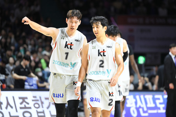 MVP 디온테 버튼, 40점 대폭격→위닝 블록슛, 완벽 복귀전 치렀다... KCC 감독 퇴장에도 KT 격파