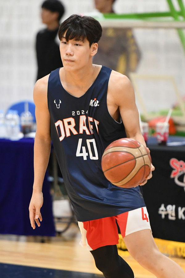 [KBL DRAFT] 박정웅, 역대 두 번째 고졸 1순위 지명... 정관장 유니폼 입다