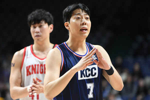 허웅 vs 김선형 에이스 쇼다운→이적생 라렌 28점 펄펄! KCC, SK 11연승 막았다... 6강 희망↑