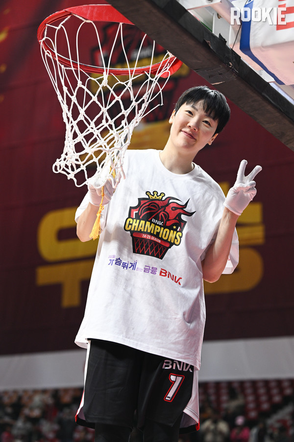 [BNK V1] ② 박혜진+김소니아, BNK의 첫 우승을 이끈 이적생들