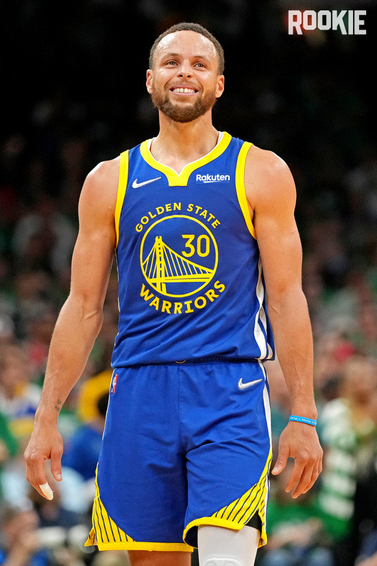 "스테픈 커리, 역대 포인트가드 GOAT" GSW 간판 스타 향한 극찬! 파이널 MVP도 치켜세웠다