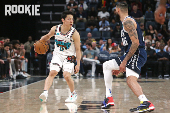 일본 172cm 단신 거인 카와무라, 환상 패스로 NBA 팬들 놀라게 했다! 최종전서 시즌 최고 활약