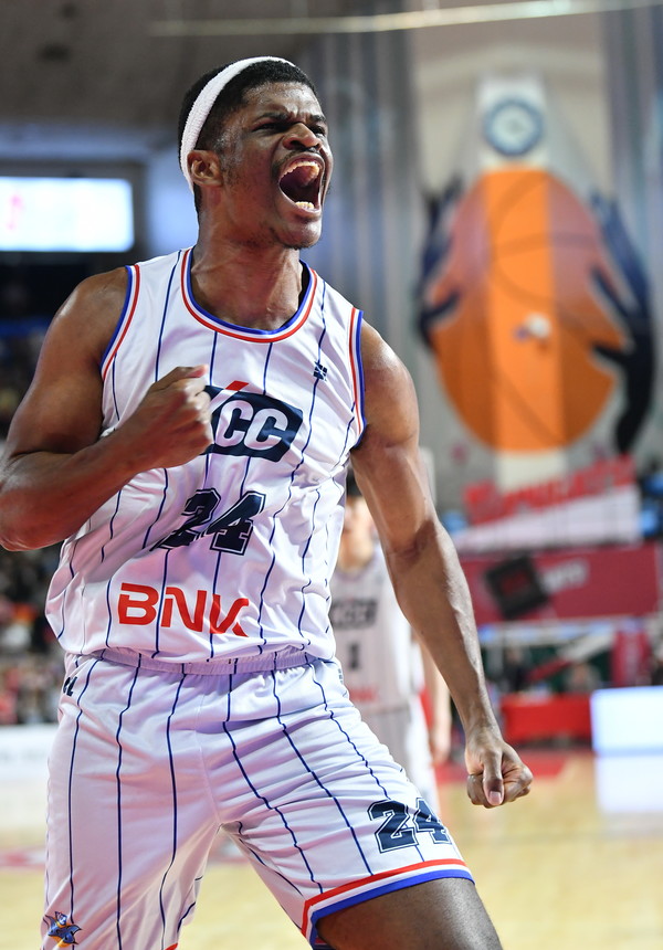 前 KCC 우승 멤버-KBL 컵대회 MVP 알리제 존슨, 미네소타와 1년 계약... 트레이닝 캠프서 NBA 재입성 도전