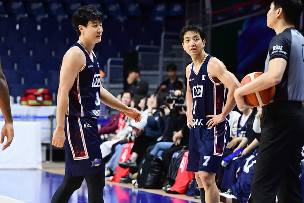 ‘형이 끌고 동생이 마침표 찍었다!’ 허웅-허훈 동시 폭발한 KCC, SK 꺾고 2연승 질주