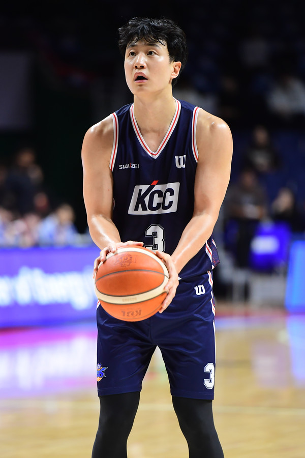 ‘형이 끌고 동생이 마침표 찍었다!’ 허웅-허훈 동시 폭발한 KCC, SK 꺾고 2연승 질주