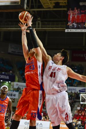 '28P 20R' 오세근, 앞선 붕괴에도 에이스는 굳건했다