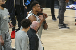 [NBA PO] '천만다행' 아데토쿤보, 인대에 이상 없어... 5차전 출전은 불투명