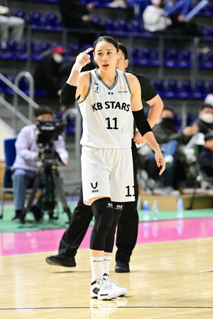 강이슬-김소담, 'FA 이적 없다' KB 잔류 확정