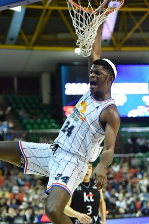 [KBL컵] ‘존슨 40점 원맨쇼’ KCC, KT 꺾고 결승 진출...15일 현대모비스와 격돌