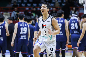 "하나의 팀이 되는 것 같네요" KT 4연승 이끈 에이스 허훈의 미소