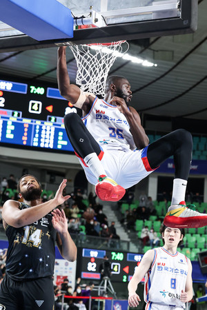 前 KBL 리거 은도예, 대만 챔프전서 NBA 출신 스타 커즌스와 격돌... 데빈 윌리엄스도 출전