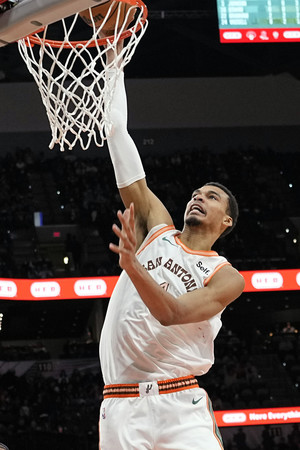 만장일치 신인왕→2년 차엔 DPOY까지 가능할까... 224cm 역대급 재능 향한 기대