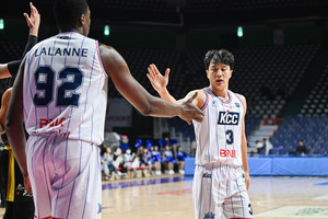 [EASL] 캐디 라렌 분전한 KCC, 무더기 3점 허용하며 타이베이에 패배