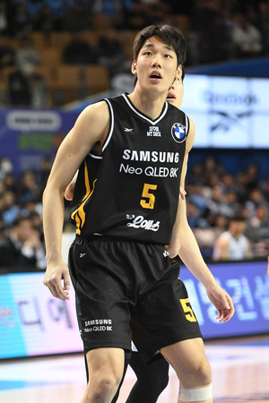 "더 회피할 수 없다" 사령탑의 출전 시간 증가 예고... 207cm 삼성의 미래 다시 날아오를까?