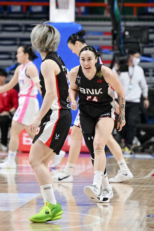 [W PO] ‘리버스 스윕 막았다!’ BNK, 삼성생명 제압하고 챔프전 진출