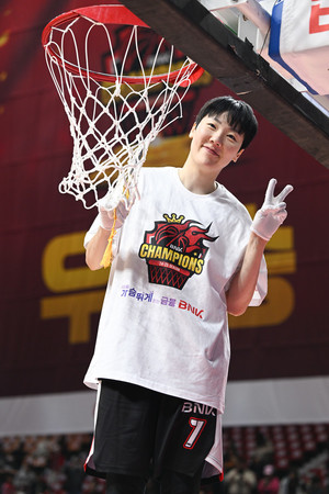 [BNK V1] ② 박혜진+김소니아, BNK의 첫 우승을 이끈 이적생들