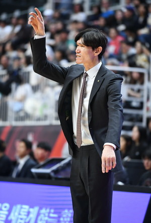 ‘멀어지는 6강 PO’ DB 김주성 감독 “남은 4경기 최선 다 하겠다”