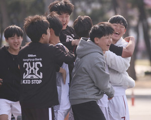 [유노유농] 날씨도 막지 못한 원주 YKK A 소년들의 열정...강풍 뚫고 KXO U15부 챔피언 등극!