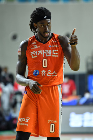 추억의 'MR.48'... KBL PO 한 경기 최다 득점 보유자 조나단 모트리, 유로컵 파이널 MVP 선정