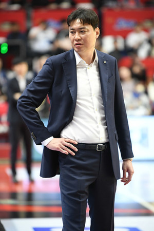 [KBL PO] 2차전에서 가스공사 잡은 KT 송영진 감독 "선수들에게 감사"