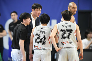 [KBL PO] "믿고 있습니다" 애태우는 KT 1옵션... 송영진 감독의 신뢰