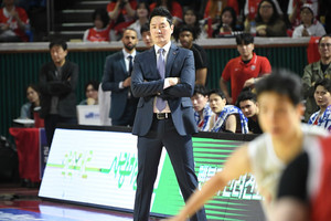 [KBL PO] 1차전 격노→ 2차전 "농구 참 잘한다" 전희철 감독 박수 받은 SK의 반전