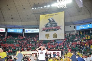 [LG V1] ① 감격의 창단 첫 우승, 드라마 같았던 송골매의 24-25시즌